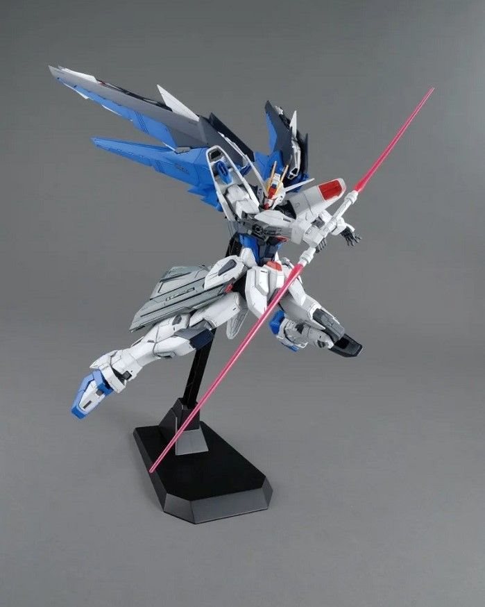 Bandai/Gundam Wing Freedom Gundam (Ver 2.0) "Gundam Seed", Bandai Mg ...