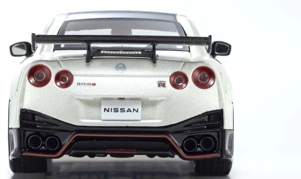 Kyosho 1/43 Scale Nissan Gt-R Nismo 2022 (White) (Kyosho KSR43108W | KYOKSR43108W) - Vortex Hobbies